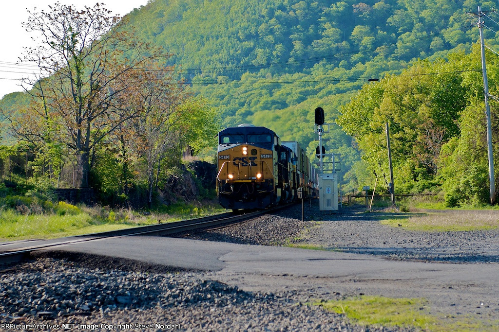 CSX Q167-12 at Iona Island on the CSX River Line